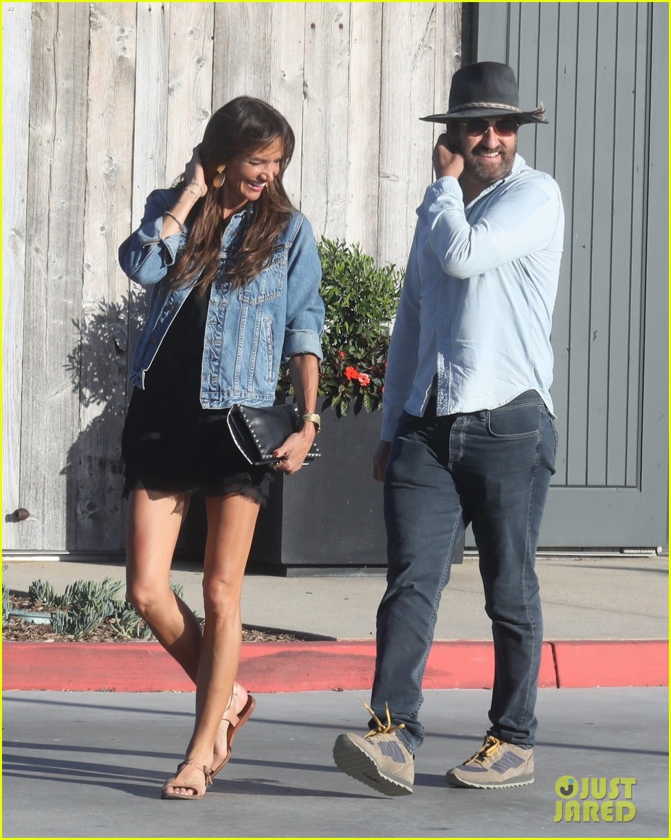 Gerard Butler Spotted Dancing in a Parking Lot with Longtime Girlfriend ...