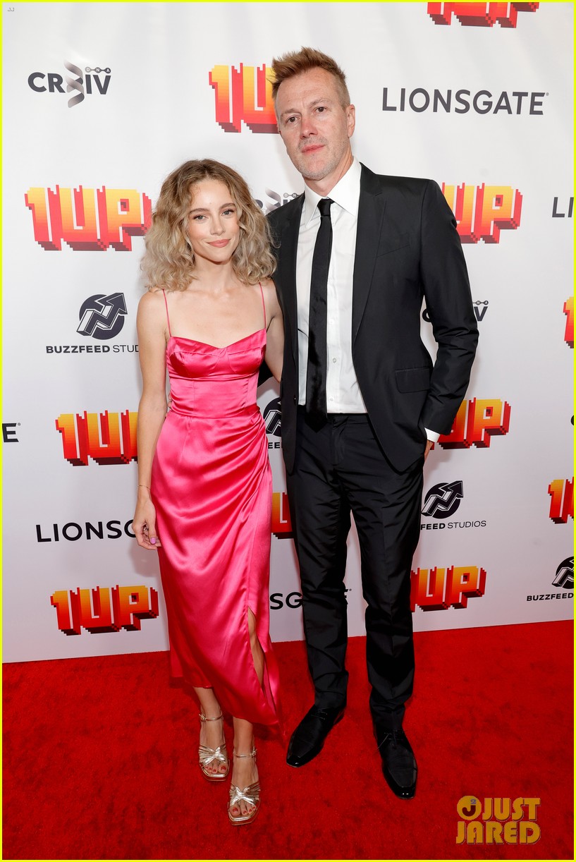 Cyn Dogsits for Katy Perry in 'House With a View' Video - Watch Now ...