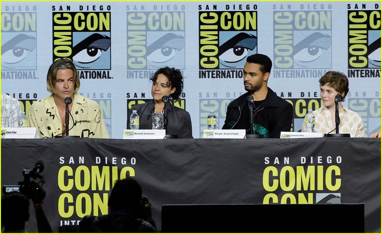 Chris Pine & Rege-Jean Page Debut 'Dungeons & Dragons' Movie Trailer ...