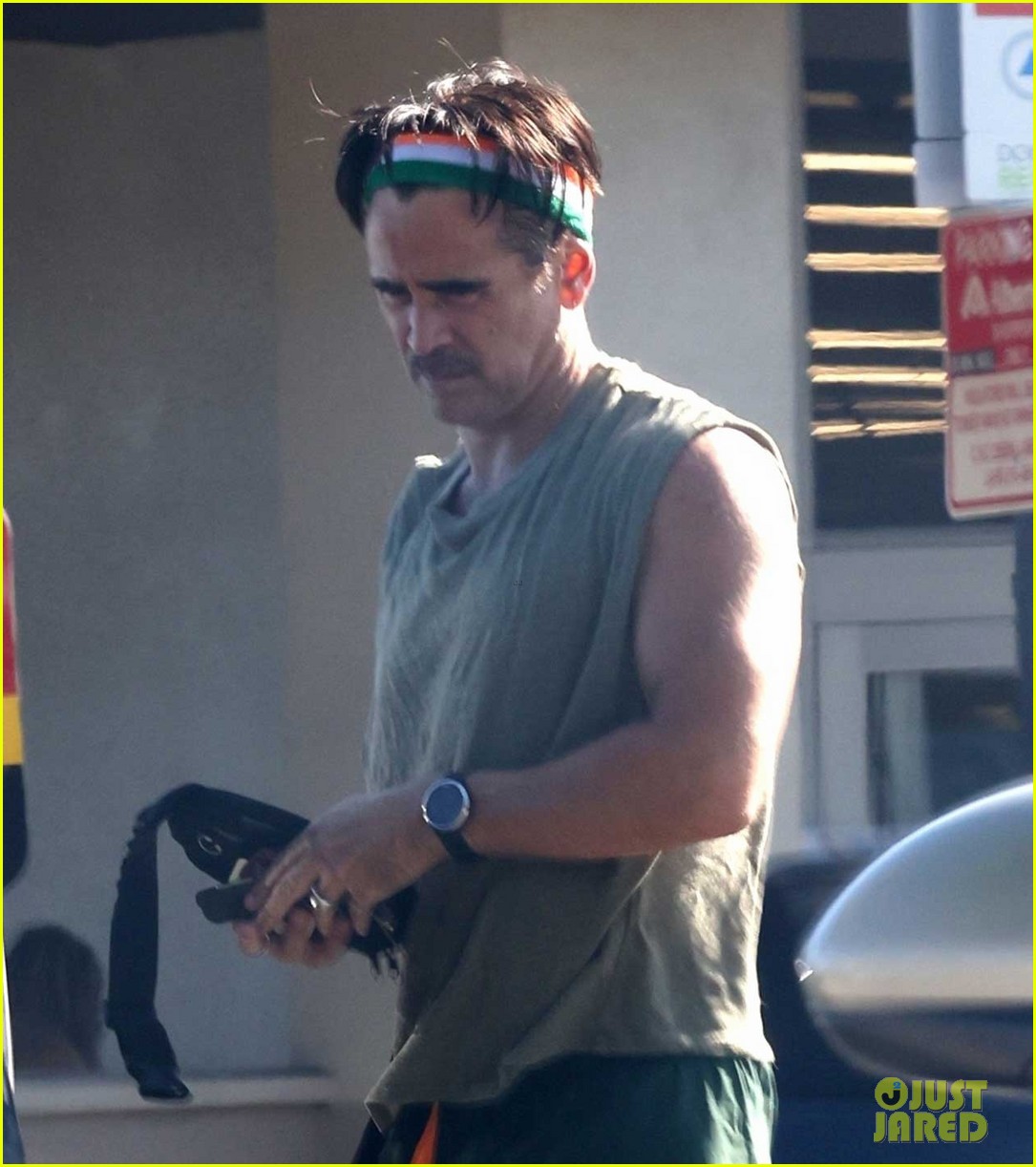 Colin Farrell Shows His Irish Pride While Picking Up Groceries: Photo ...