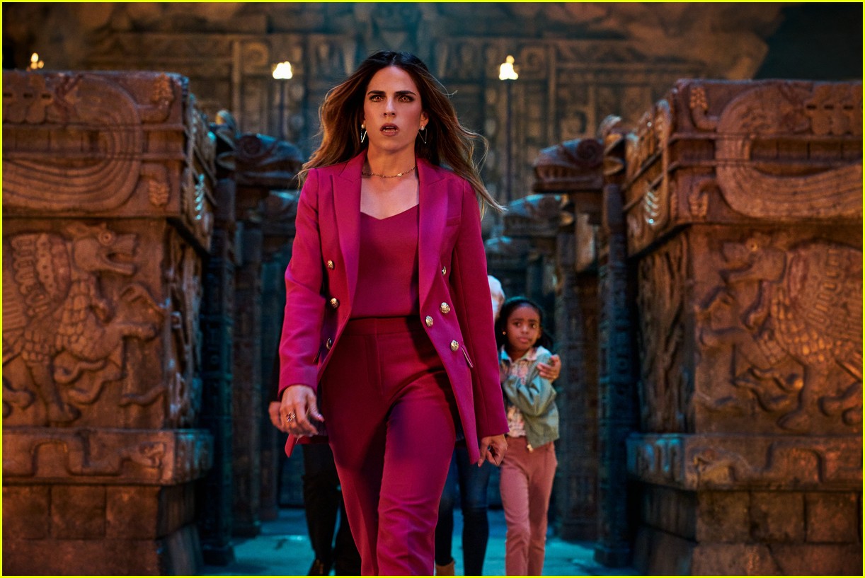 Jamie Foxx Kills Vampires in Netflix's 'Day Shift' Trailer - Watch Now ...