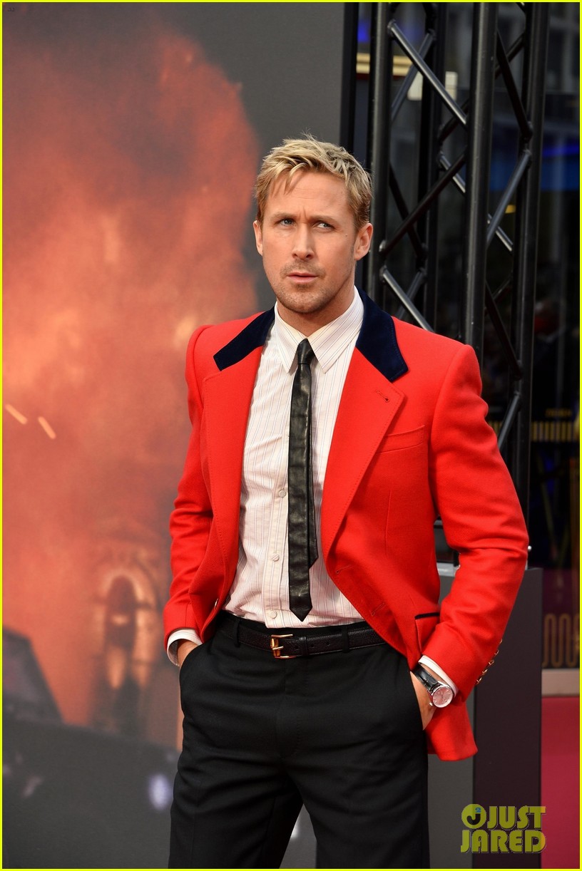 Ryan Gosling, Chris Evans, & Ana de Armas Flaunt Their Personal Styles ...