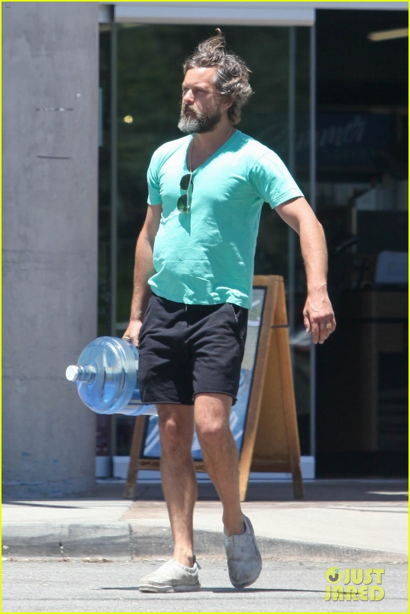 Joshua Jackson Shows Off Bushy Beard While Out Running Errands: Photo ...