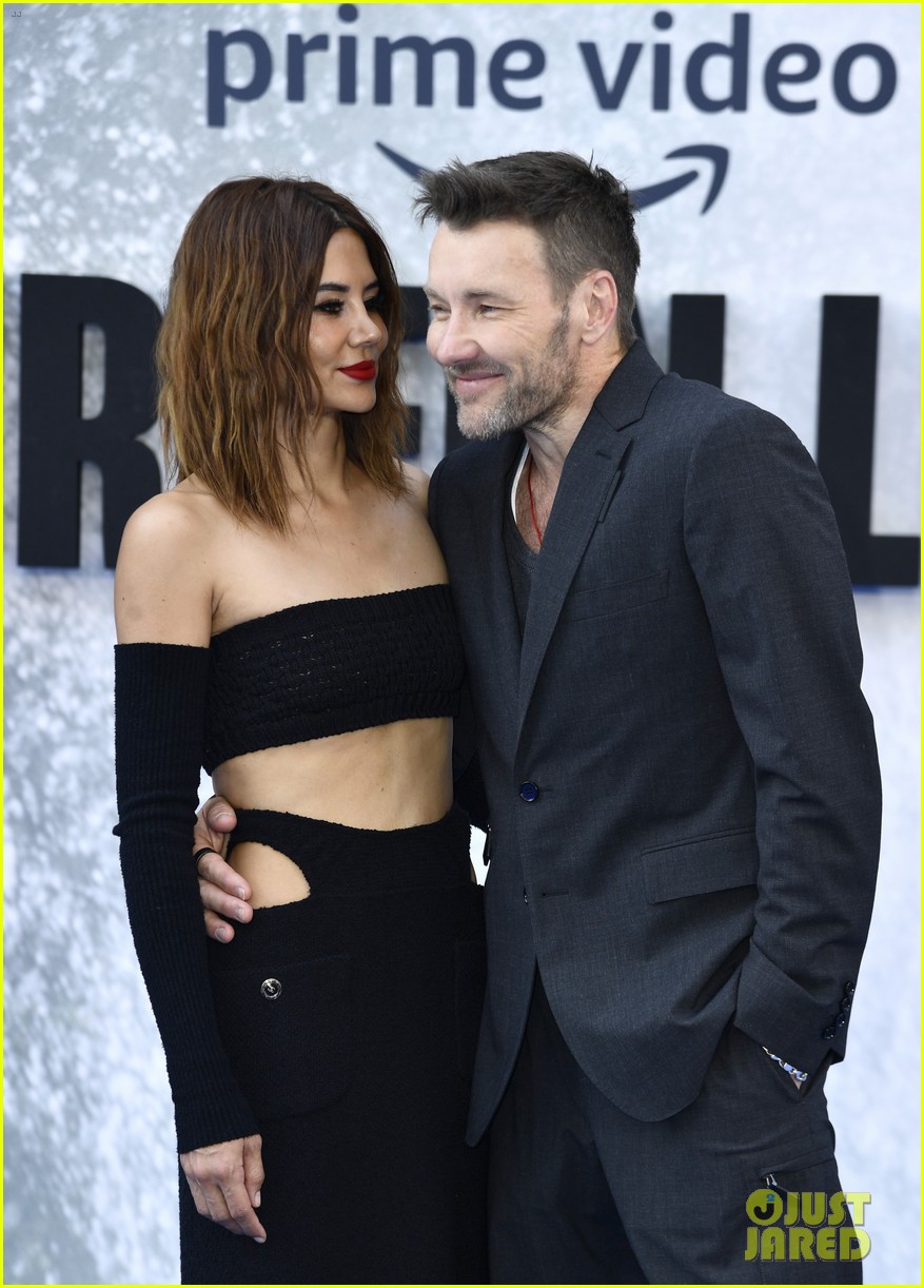 Joel Edgerton Kisses Christine Centenera at 'Thirteen Lives' Premiere ...