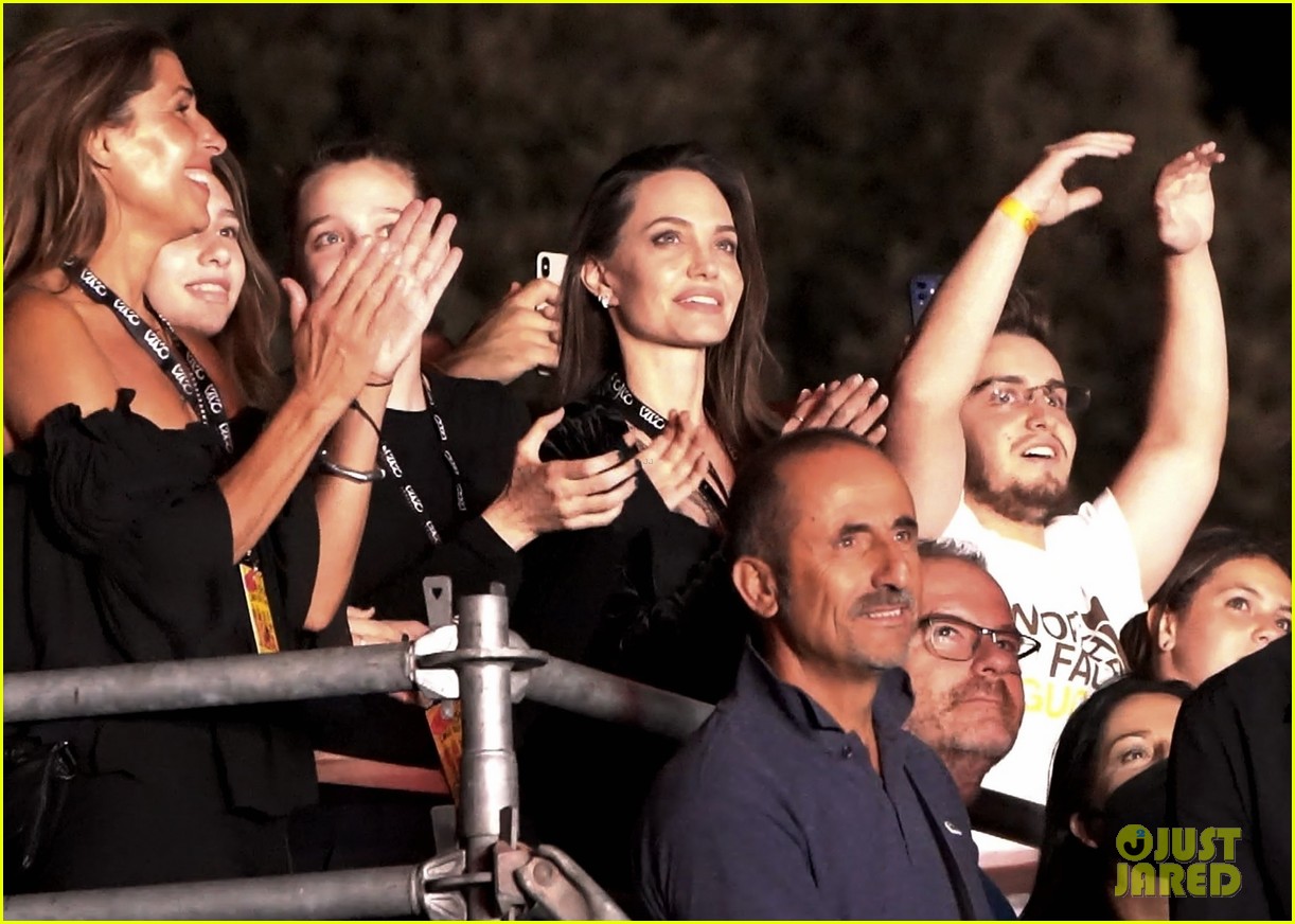 Angelina Jolie & Daughter Shiloh Check Out Måneskin in Concert!: Photo ...