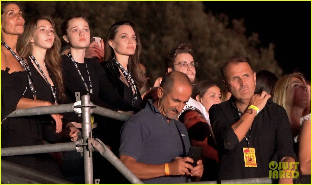 Angelina Jolie & Daughter Shiloh Check Out Måneskin in Concert!: Photo ...