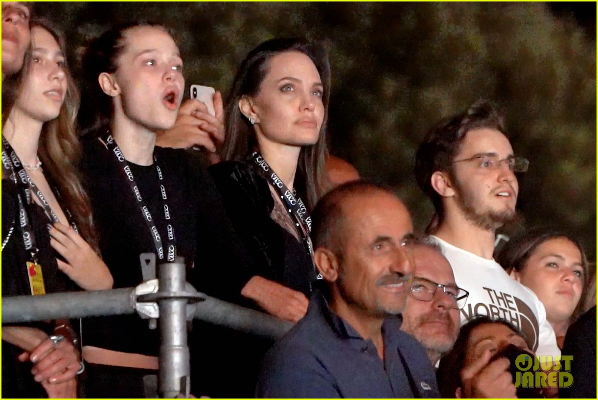 Angelina Jolie & Daughter Shiloh Check Out Måneskin in Concert!: Photo ...