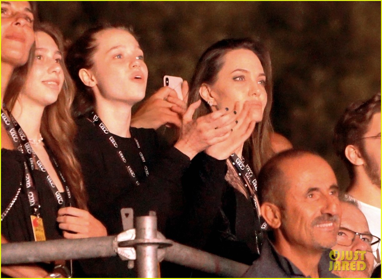 Angelina Jolie & Daughter Shiloh Check Out Måneskin in Concert!: Photo ...
