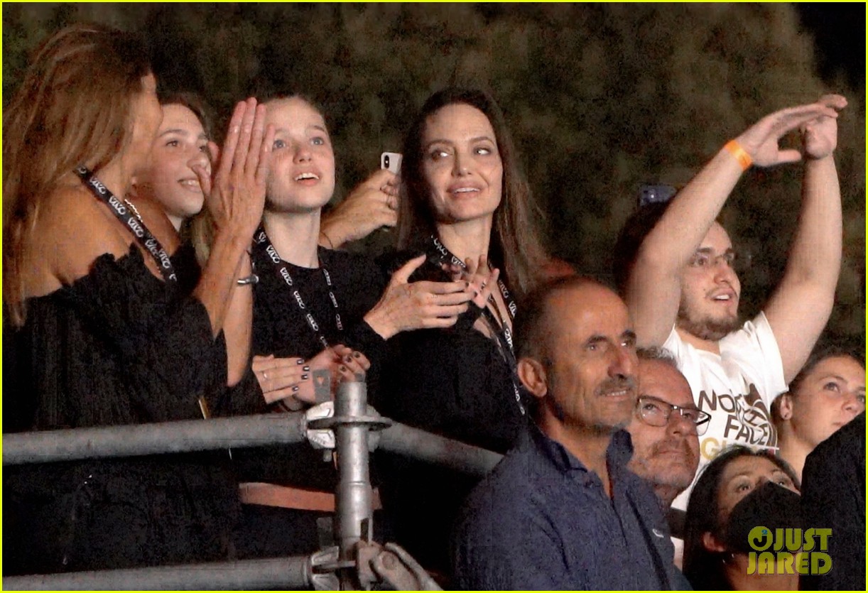 Angelina Jolie & Daughter Shiloh Check Out Måneskin in Concert!: Photo ...
