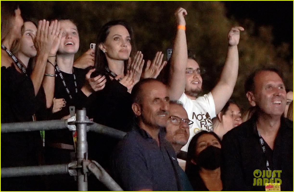 Angelina Jolie & Daughter Shiloh Check Out Måneskin in Concert!: Photo ...