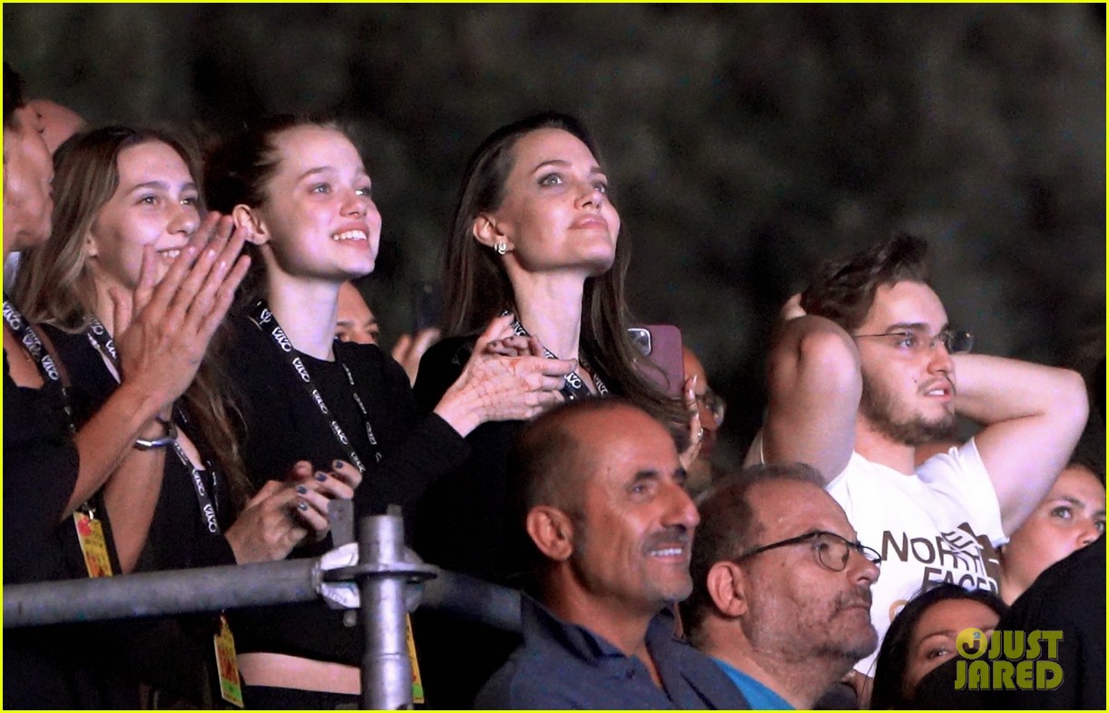 Angelina Jolie & Daughter Shiloh Check Out Måneskin in Concert!: Photo ...