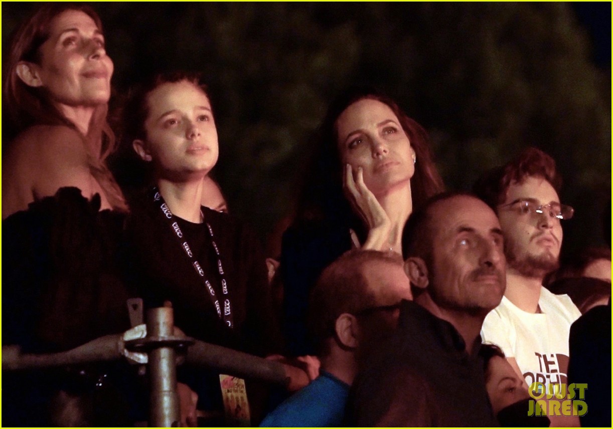 Angelina Jolie & Daughter Shiloh Check Out Måneskin in Concert!: Photo ...