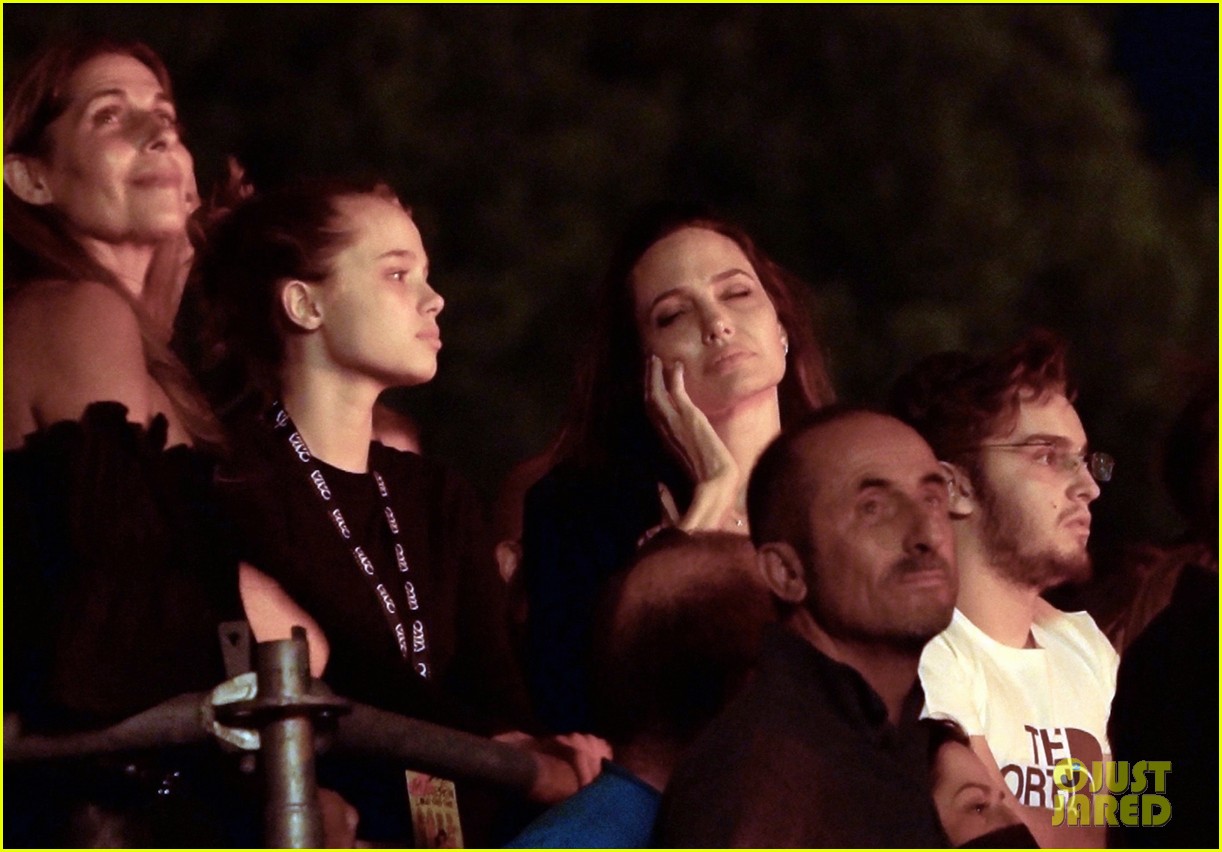Angelina Jolie & Daughter Shiloh Check Out Måneskin in Concert!: Photo ...