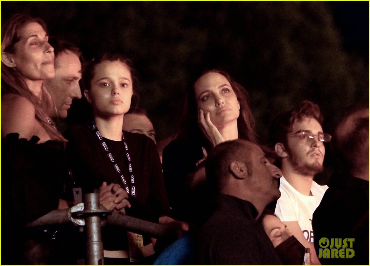 Angelina Jolie & Daughter Shiloh Check Out Måneskin in Concert!: Photo ...