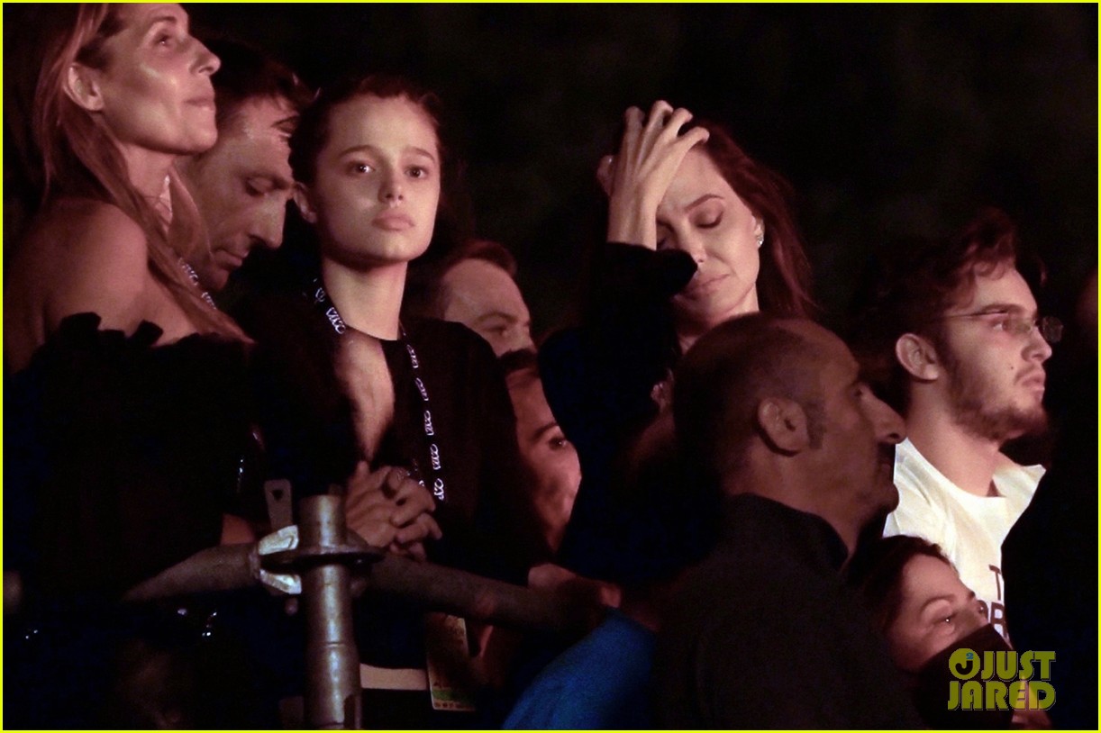 Angelina Jolie & Daughter Shiloh Check Out Måneskin in Concert!: Photo ...