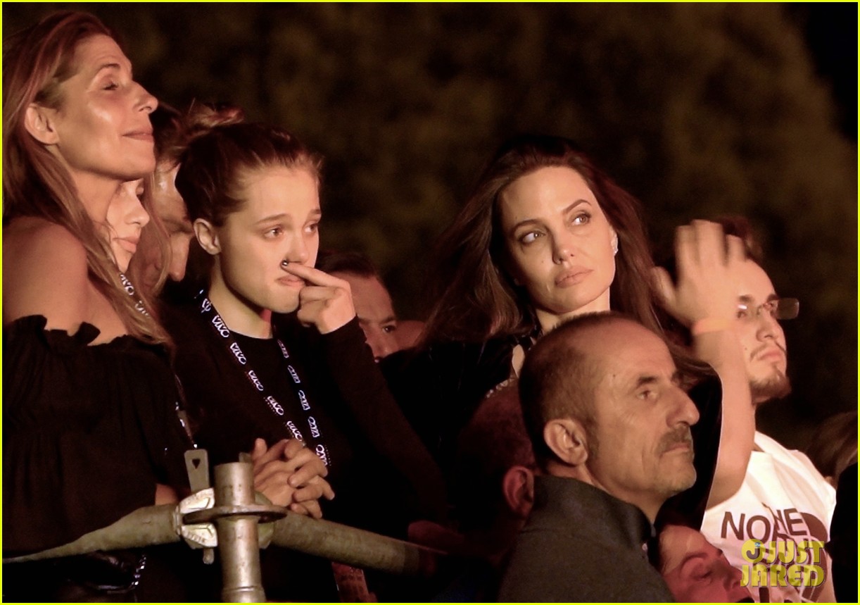 Angelina Jolie & Daughter Shiloh Check Out Måneskin in Concert!: Photo ...