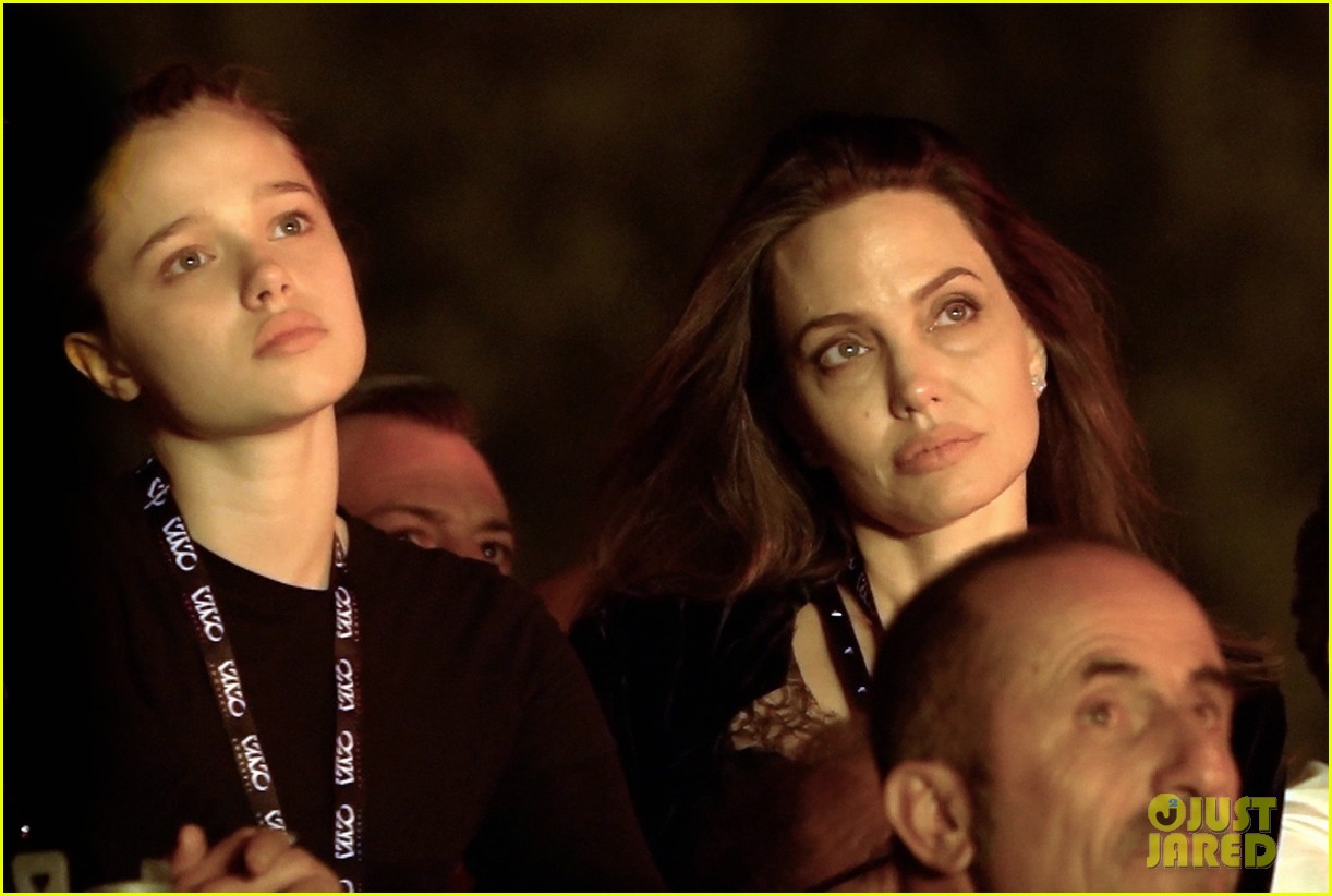 Angelina Jolie & Daughter Shiloh Check Out Måneskin in Concert!: Photo ...