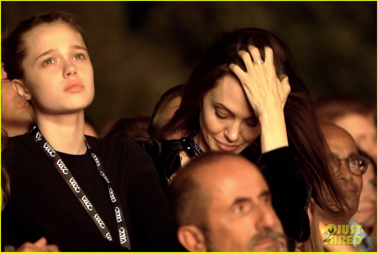 Angelina Jolie & Daughter Shiloh Check Out Måneskin in Concert!: Photo ...