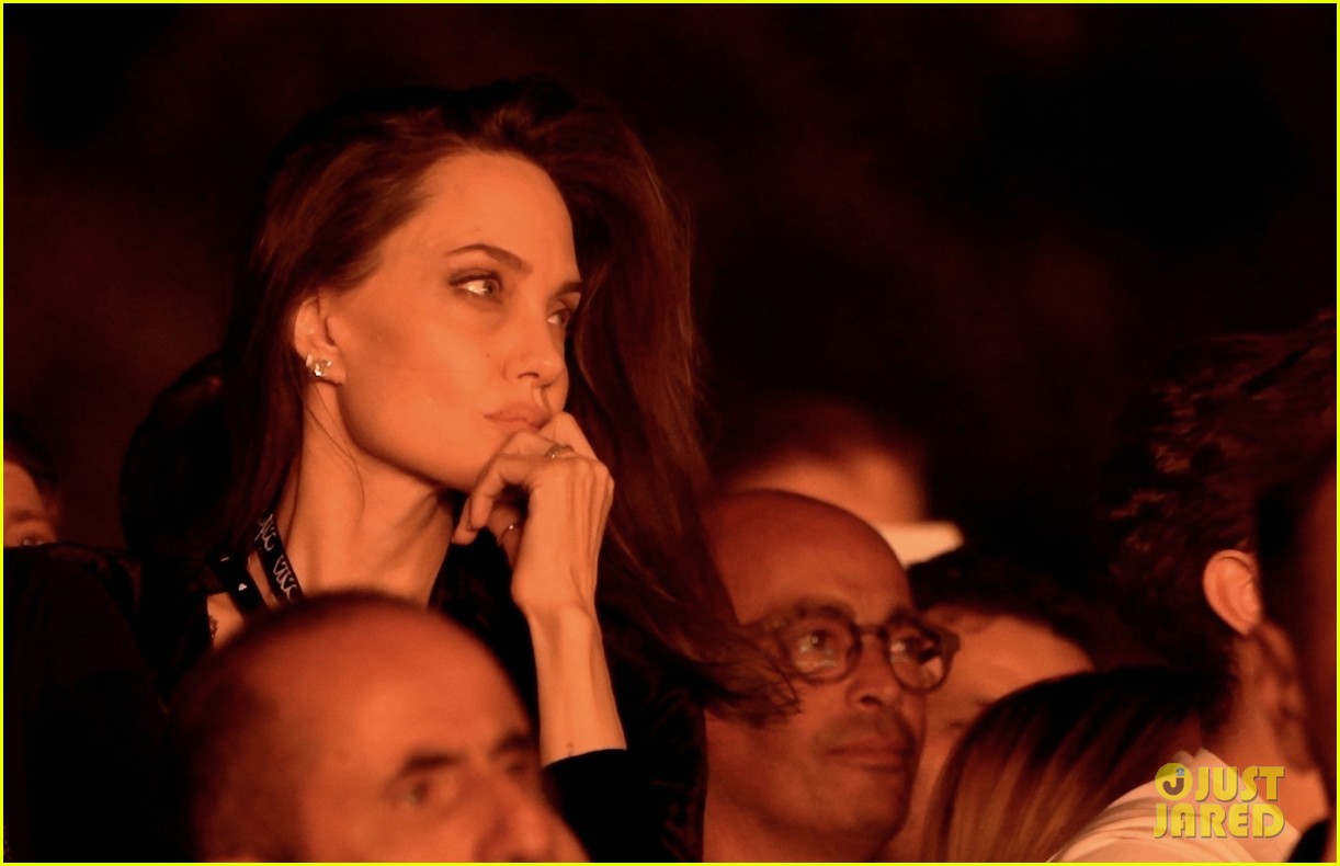 Angelina Jolie & Daughter Shiloh Check Out Måneskin in Concert!: Photo ...