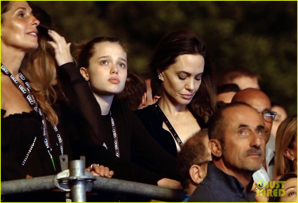 Angelina Jolie & Daughter Shiloh Check Out Måneskin in Concert!: Photo ...