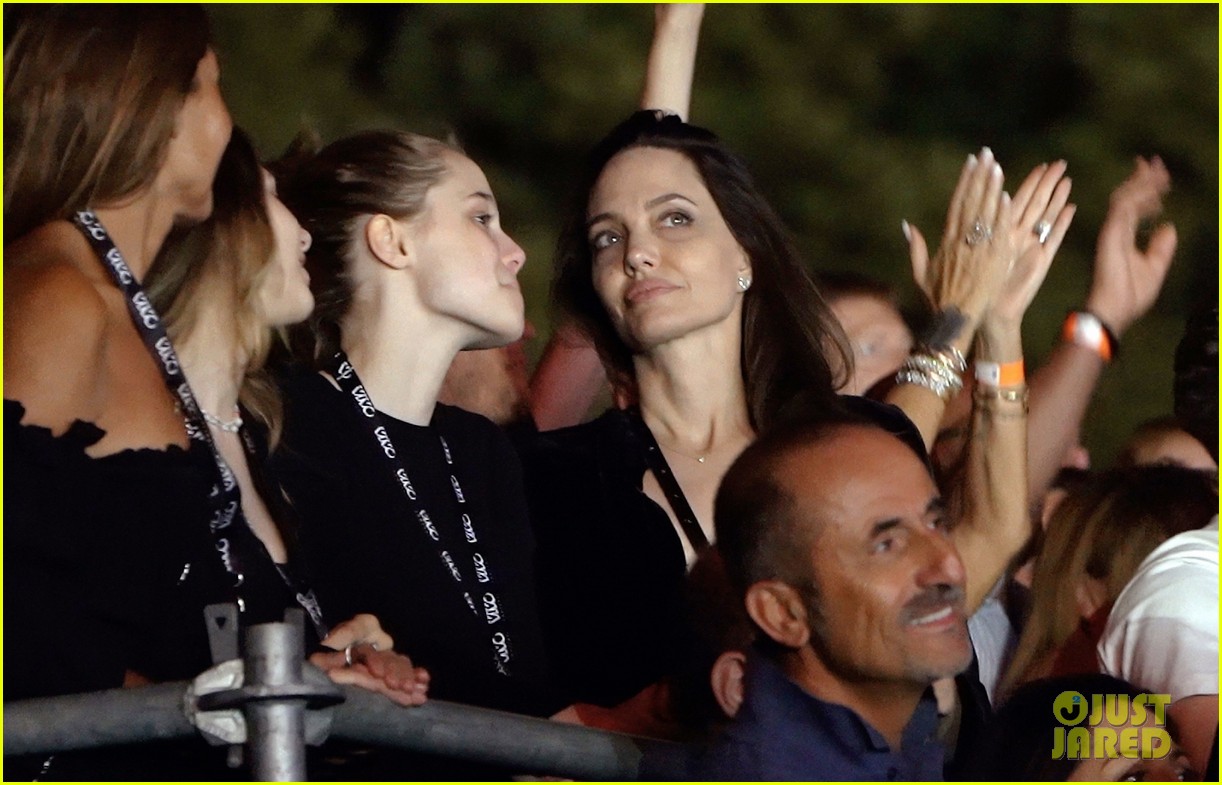 Angelina Jolie & Daughter Shiloh Check Out Måneskin in Concert!: Photo ...