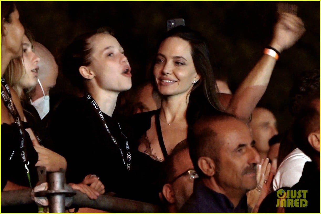Angelina Jolie & Daughter Shiloh Check Out Måneskin in Concert!: Photo ...