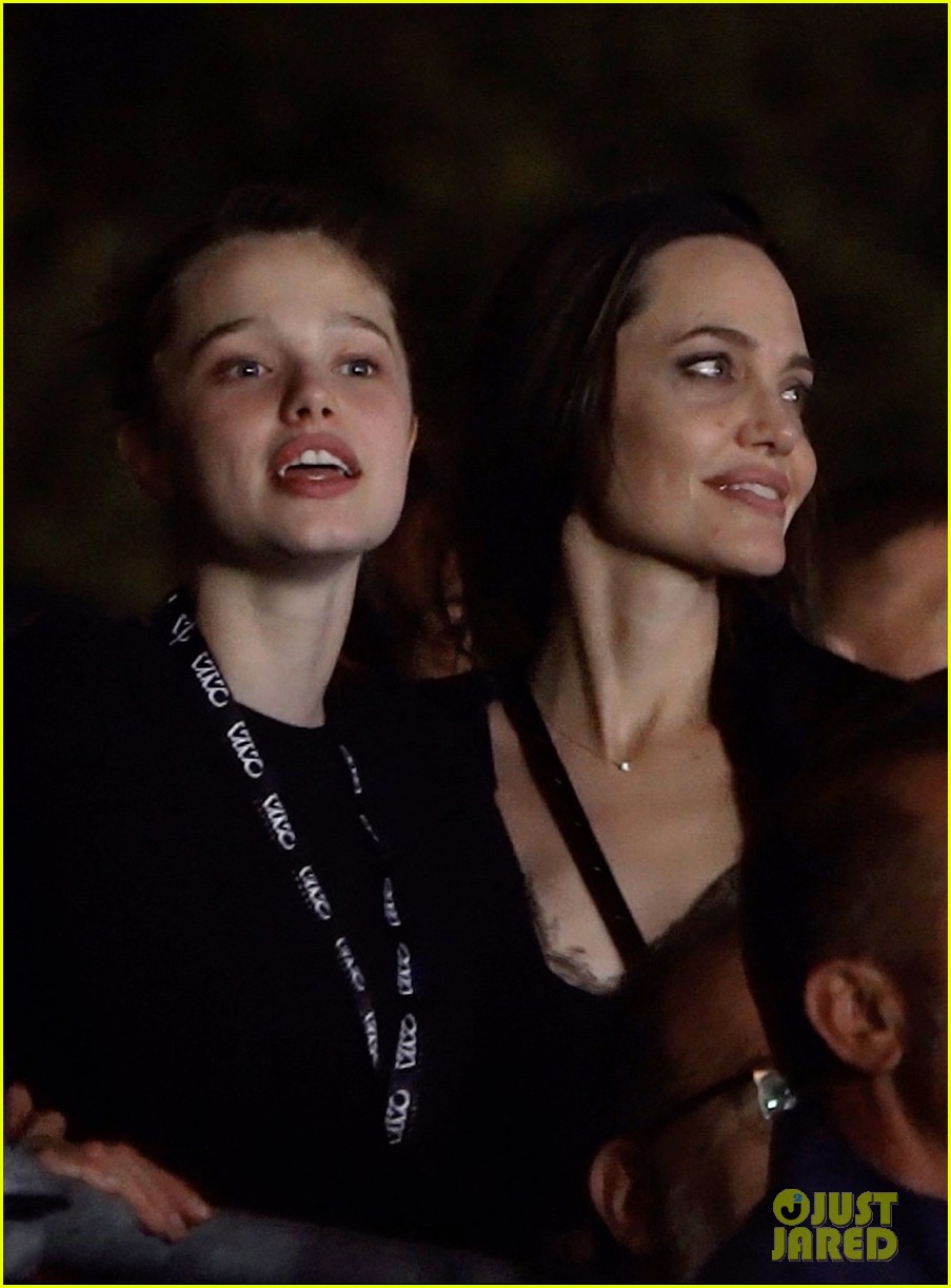 Angelina Jolie & Daughter Shiloh Check Out Måneskin in Concert!: Photo ...