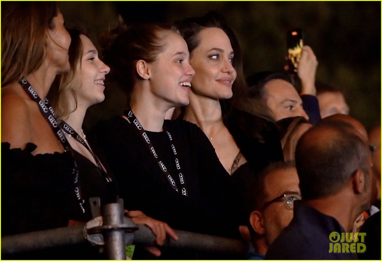 Photo: angelina jolie shiloh concert photos 65 | Photo 4787711 | Just ...