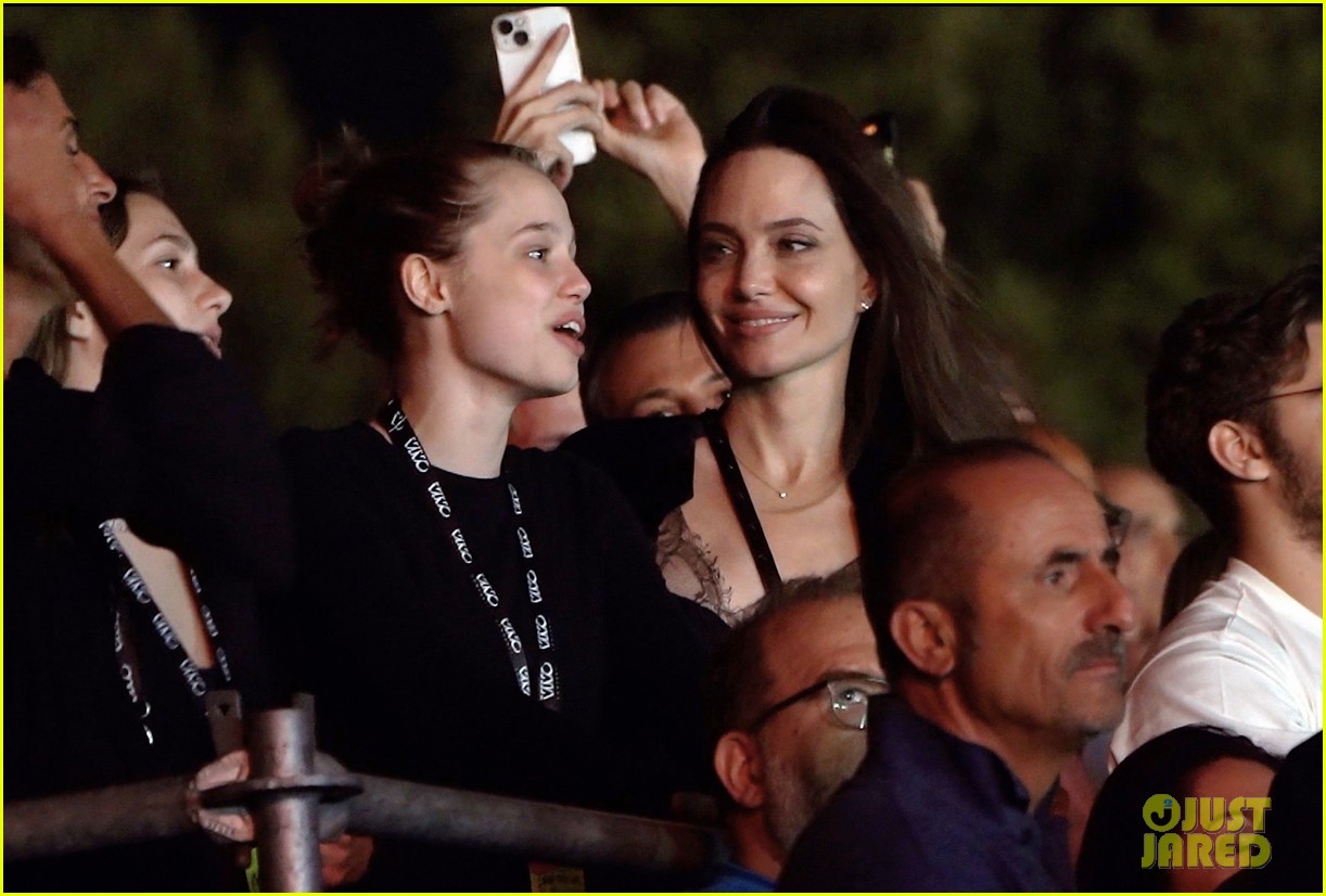Angelina Jolie & Daughter Shiloh Check Out Måneskin in Concert!: Photo ...