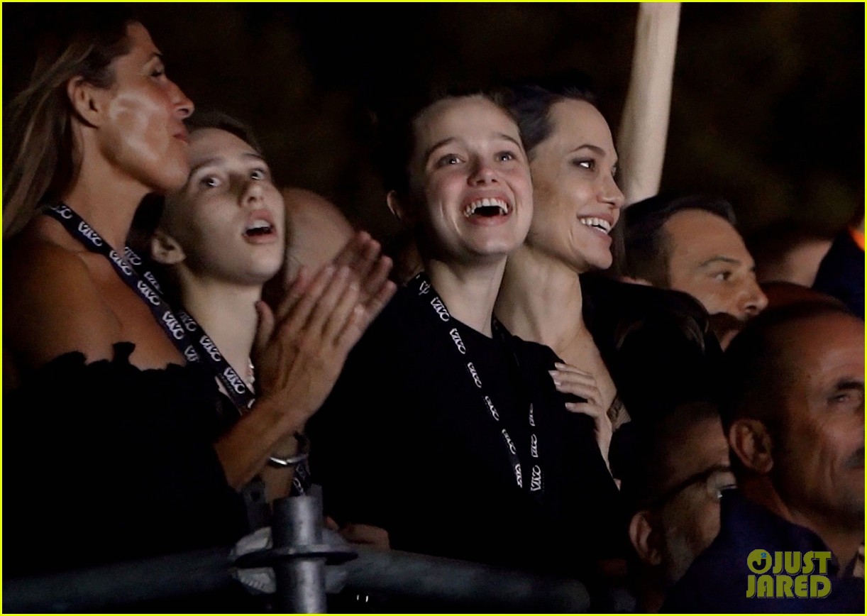 Angelina Jolie & Daughter Shiloh Check Out Måneskin in Concert!: Photo ...