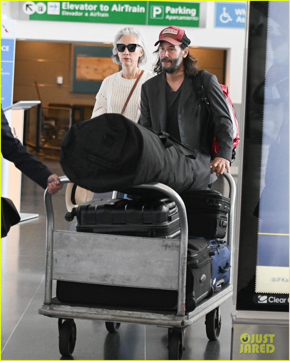 Keanu Reeves & Girlfriend Alexandra Grant Catch a Flight Out of JFK ...