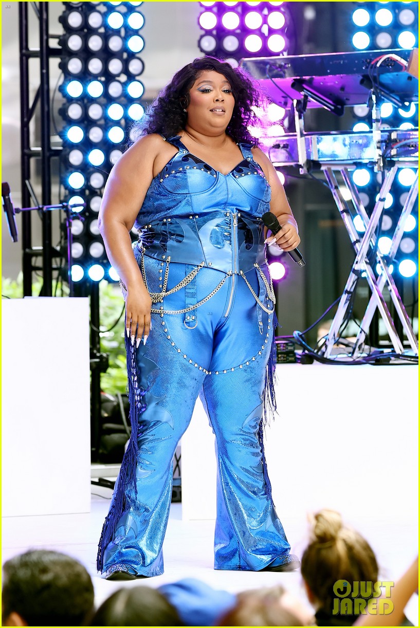 Lizzo Opens Up About Changing ‘Grrrls’ Lyrics: 'I Wanted To Be A Leader ...