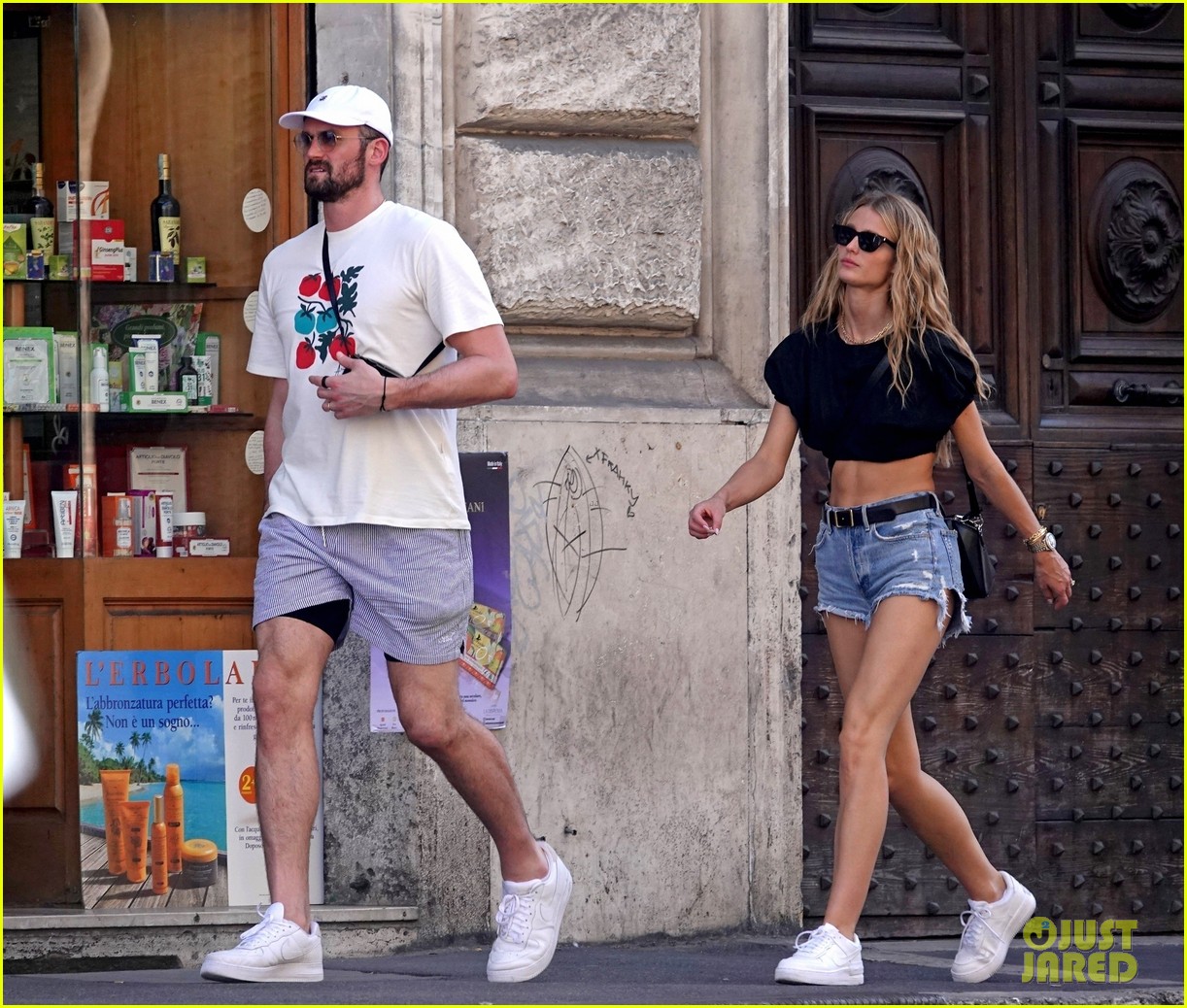 Kevin Love & Wife Kate Bock Do Some Sightseeing in Rome on Their ...