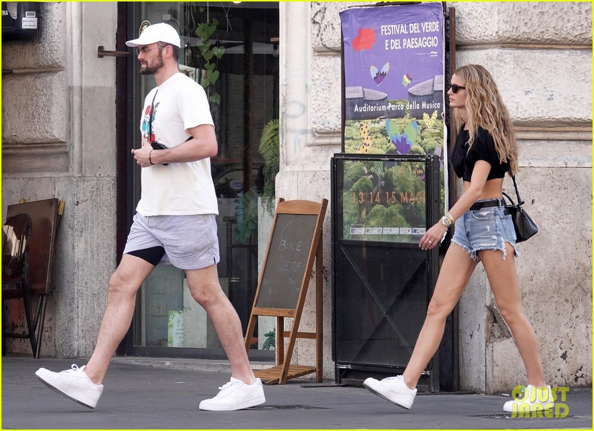 Kevin Love & Wife Kate Bock Do Some Sightseeing in Rome on Their ...