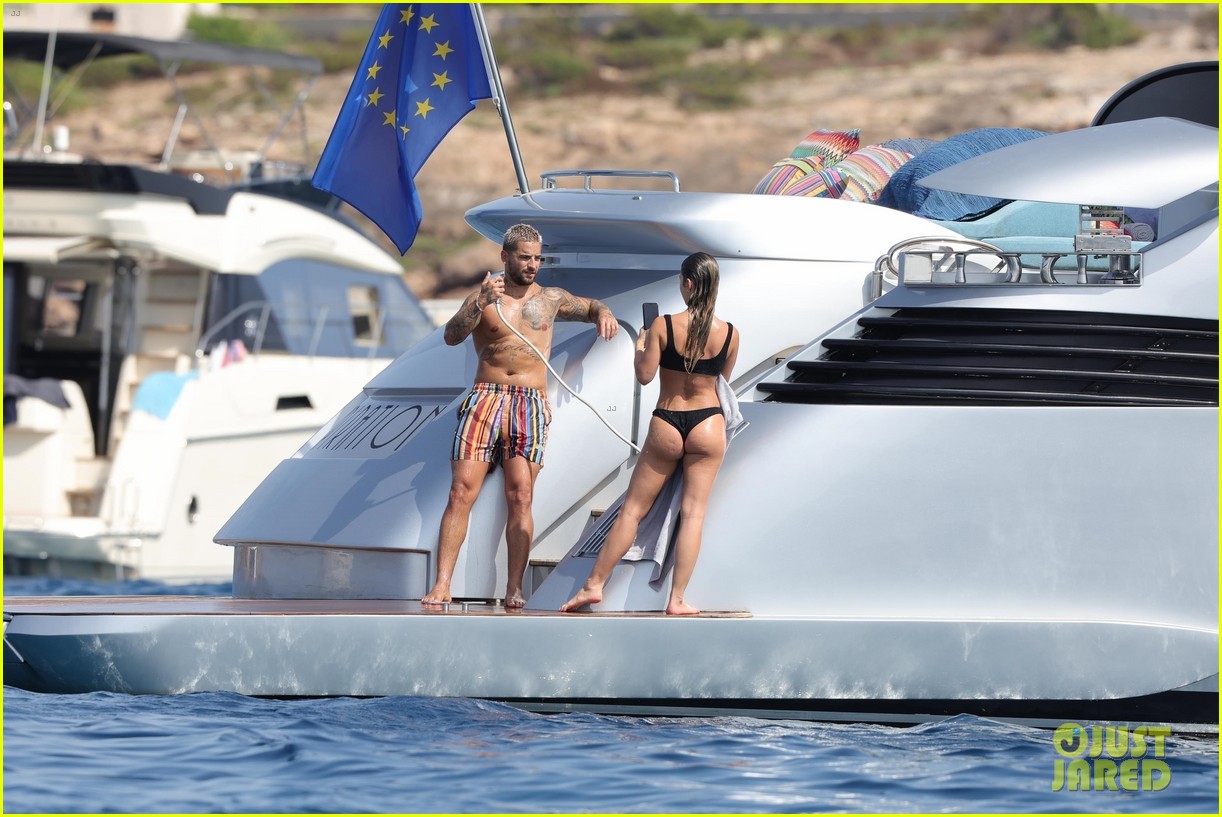 Maluma & Girlfriend Susana Gómez Hose After Going for Swim on Yacht Vacation in Spain: Photo ...