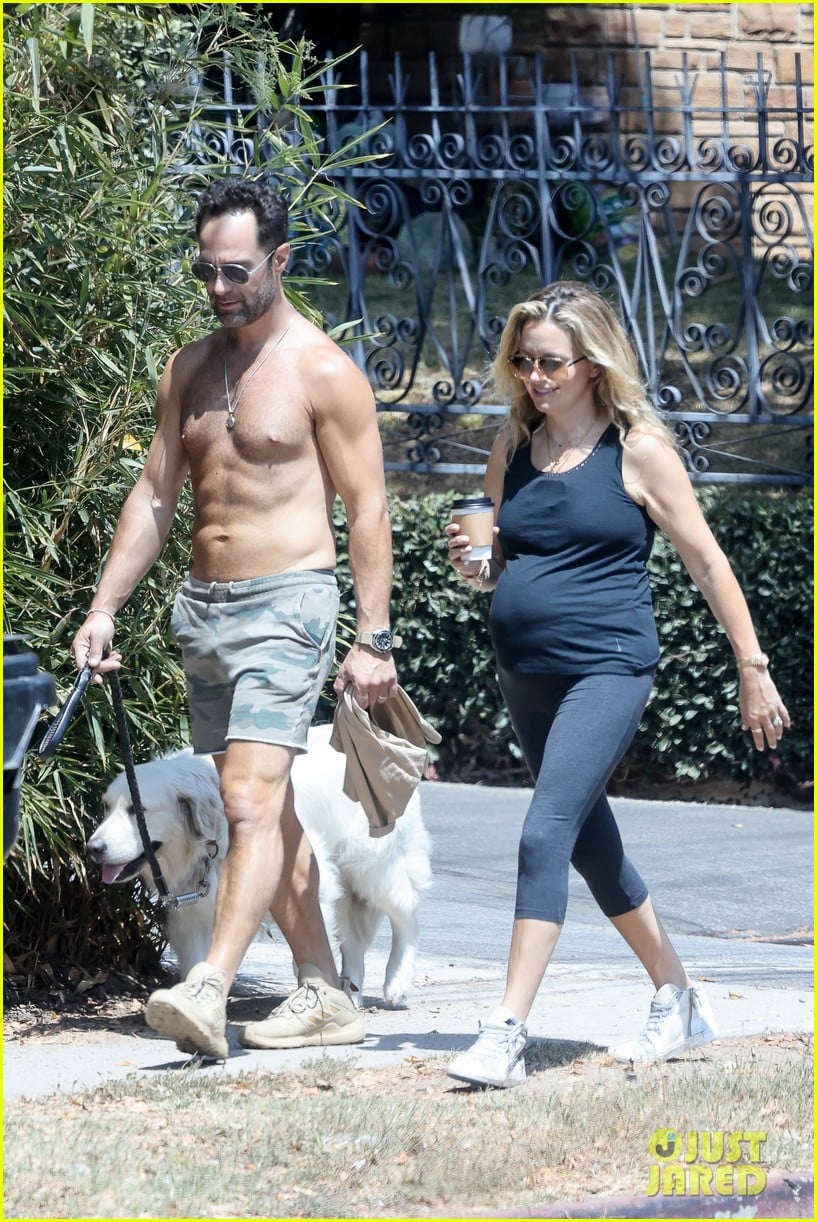 The Lincoln Lawyer's Becki Newton Is Pregnant, Glows in New Photos with ...