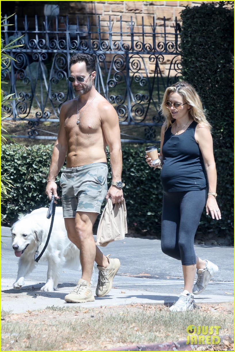 The Lincoln Lawyer's Becki Newton Is Pregnant, Glows in New Photos with ...