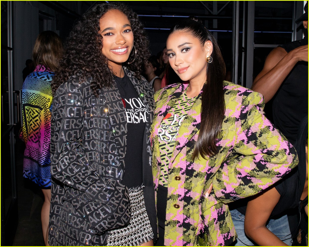 Kathryn Newton & Jurnee Smollett Are Matching in Pink at Dazed ...