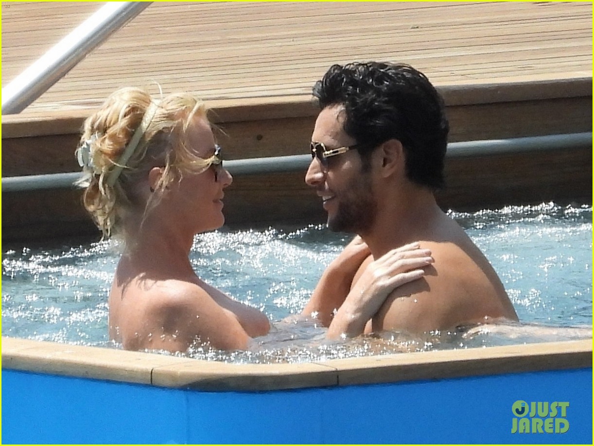 Sandra Lee & Boyfriend Ben Youcef Enjoy a PDA-Filled Pool Day While in Italy (Photos): Photo ...