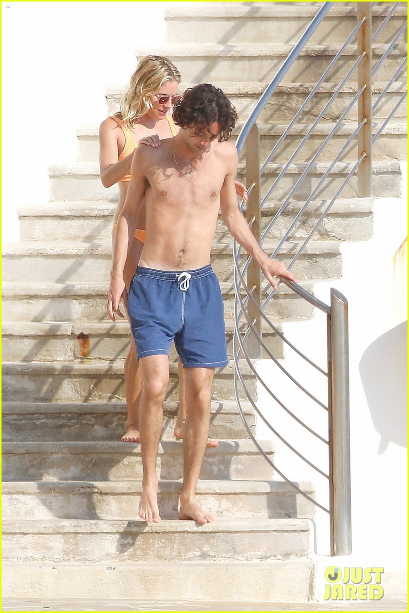 Sienna Miller Dives Off A Ladder During Swim in France With Oli Green ...