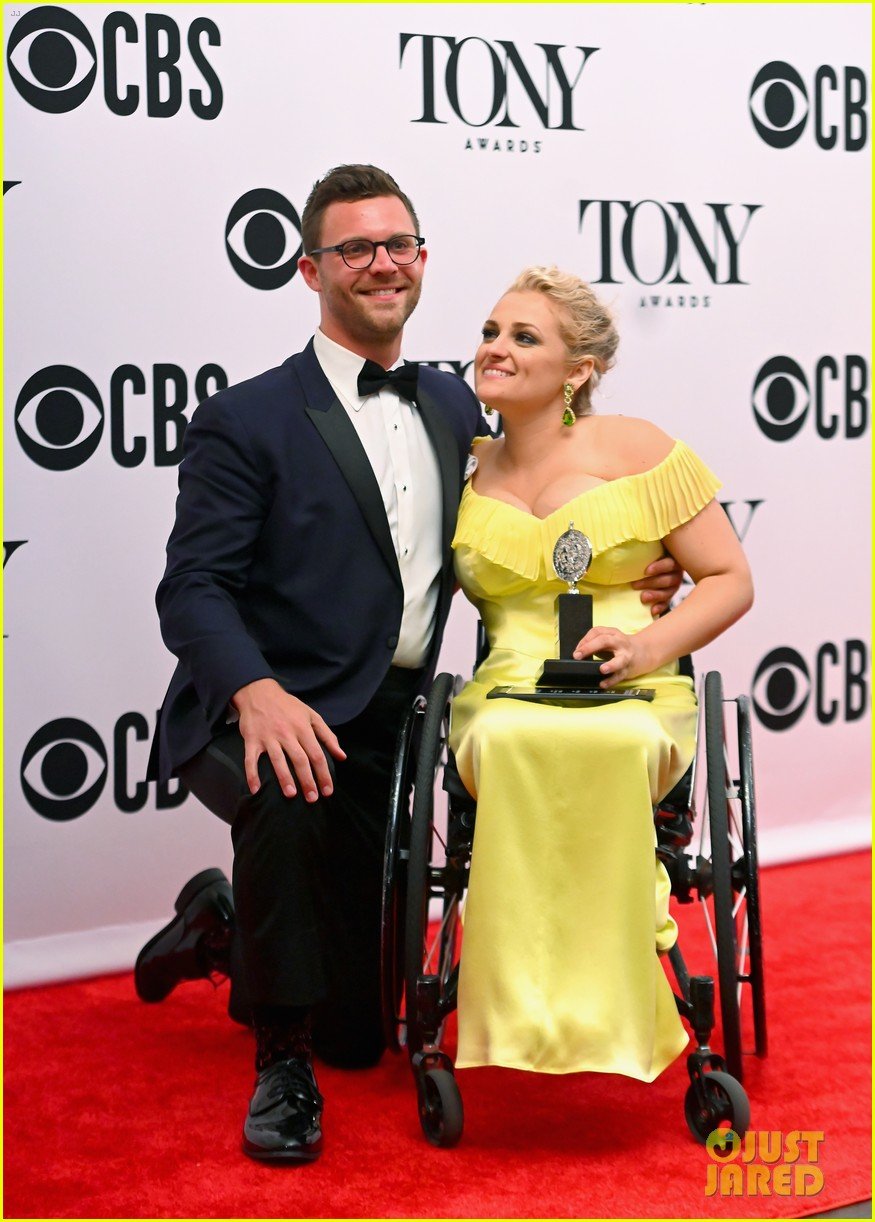 Photo: ali stroker expecting with david perlow 03 | Photo 4791148 ...