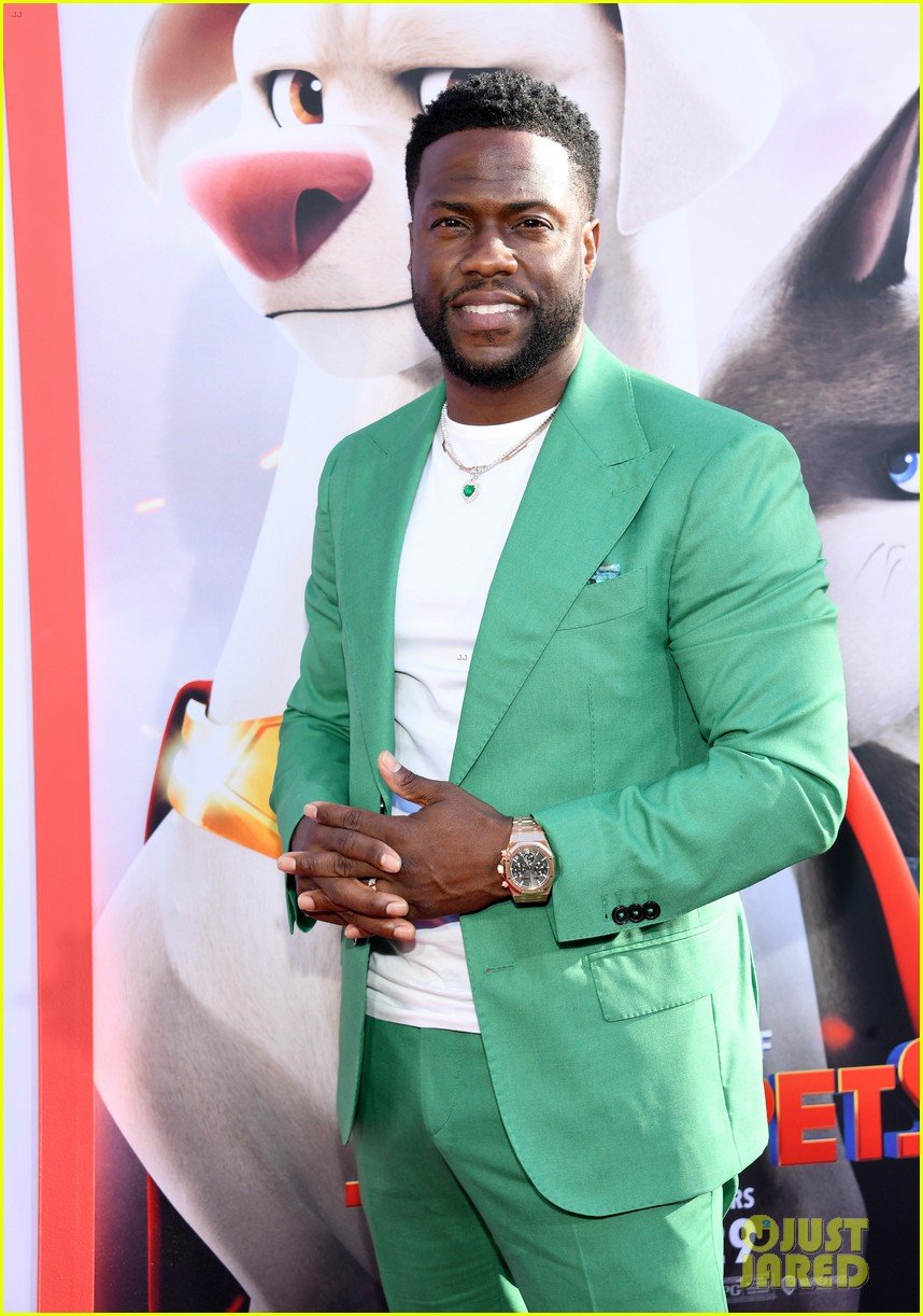 Keanu Reeves Meets Up With Dwayne Johnson & Kevin Hart at 'DC League of ...