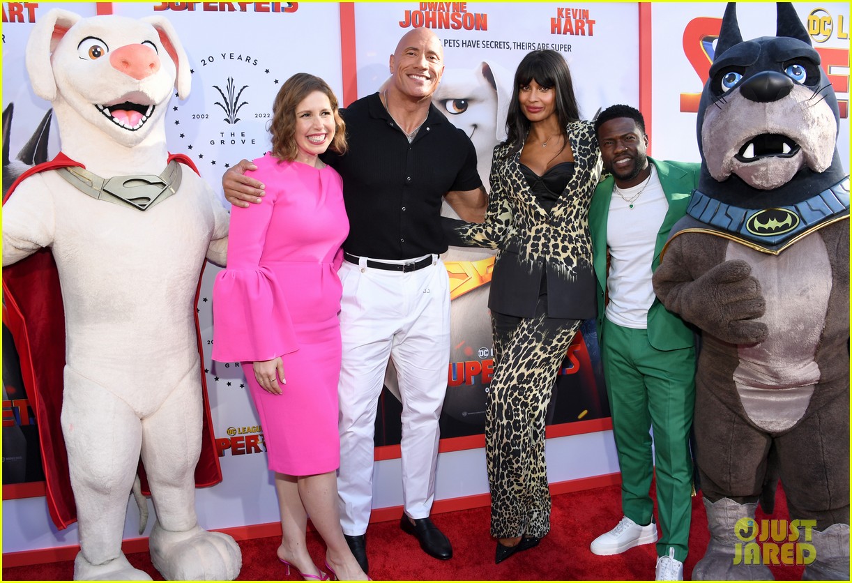 Keanu Reeves Meets Up With Dwayne Johnson & Kevin Hart at 'DC League of ...