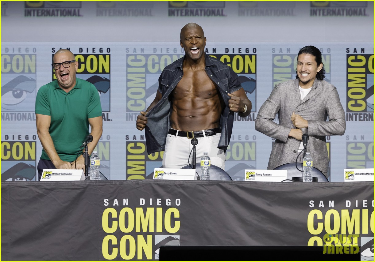 Terry Crews Rips His Shirt Off During 'Tales Of The Walking Dead' Panel ...
