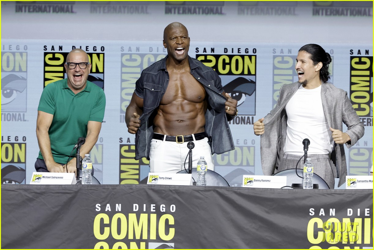 Terry Crews Rips His Shirt Off During 'Tales Of The Walking Dead' Panel ...