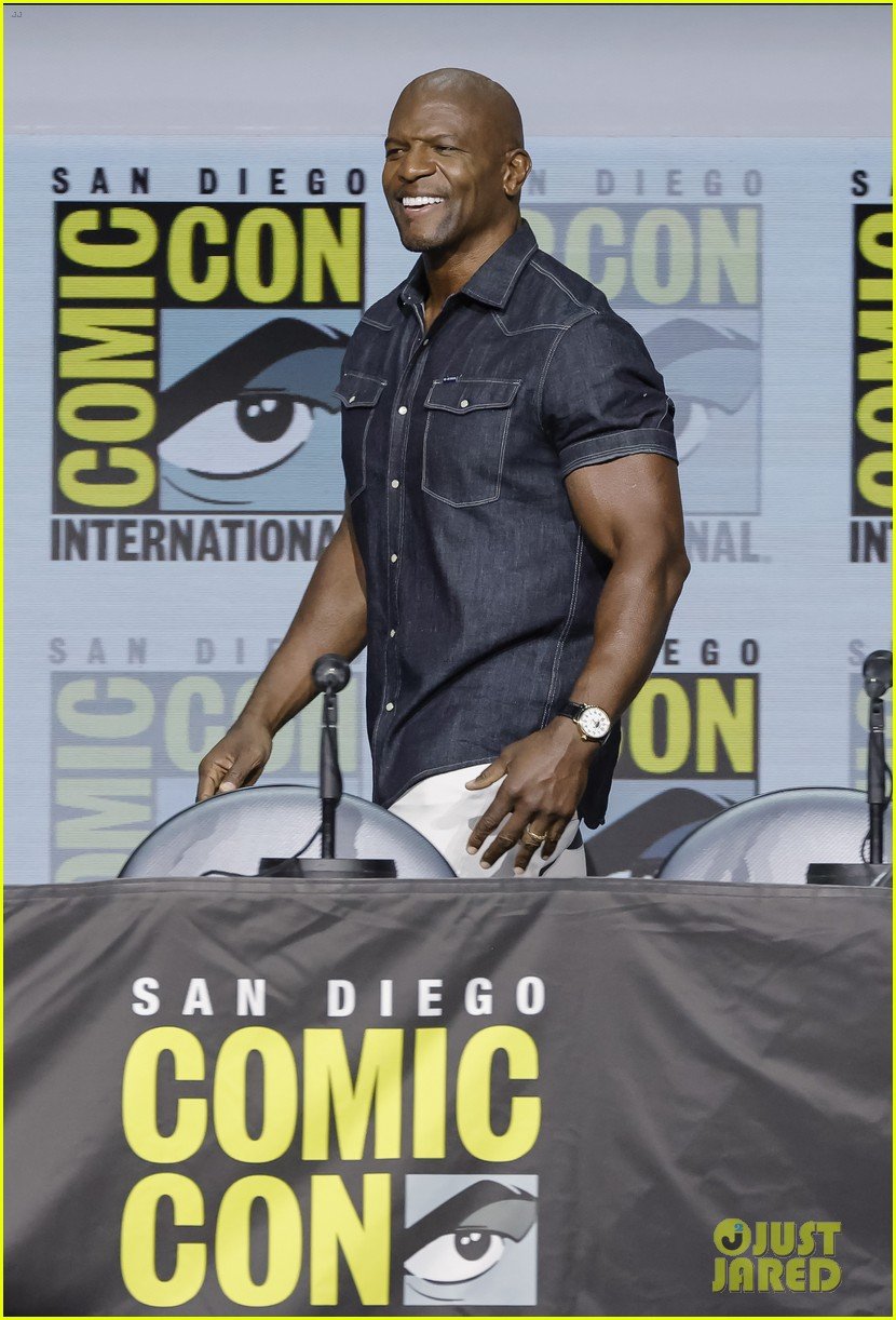 Terry Crews Rips His Shirt Off During 'Tales Of The Walking Dead' Panel ...