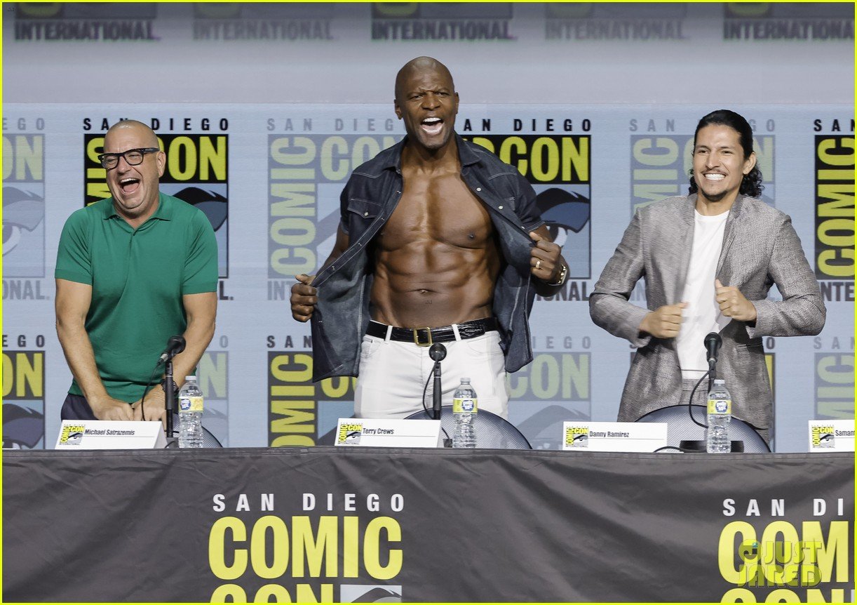 Terry Crews Rips His Shirt Off During 'Tales Of The Walking Dead' Panel ...