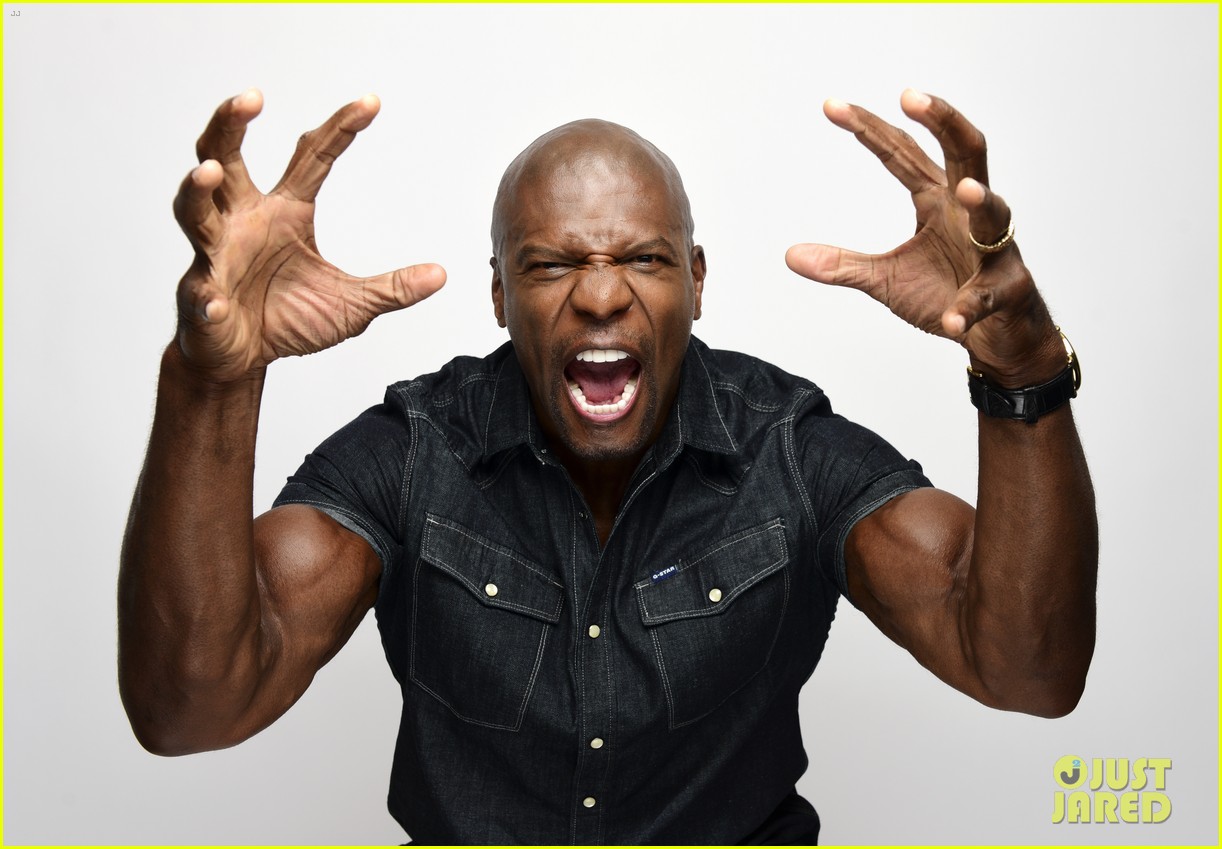 Terry Crews Rips His Shirt Off During 'Tales Of The Walking Dead' Panel ...