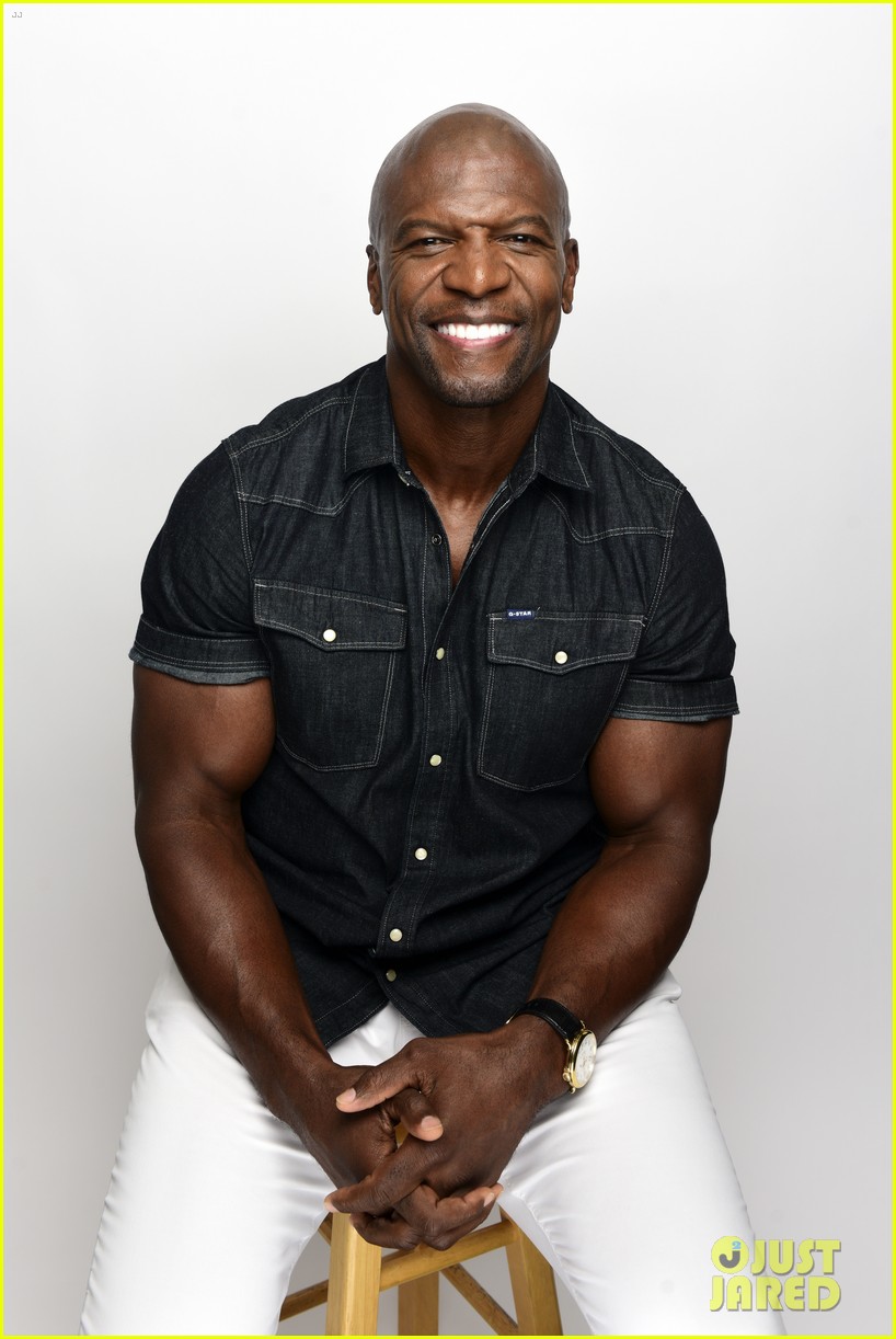 Terry Crews Rips His Shirt Off During 'Tales Of The Walking Dead' Panel ...