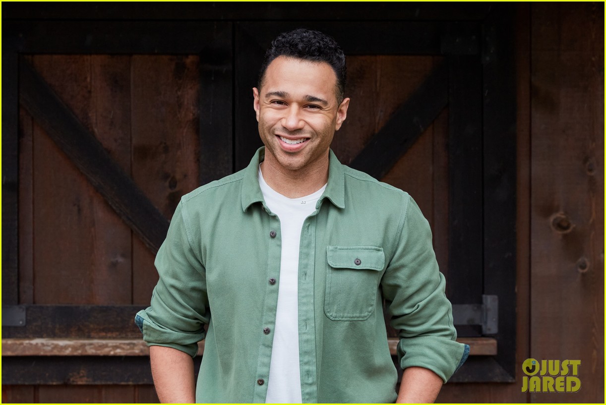 Tori Anderson Filmed Hallmark's 'Campfire Christmas' In Her Hometown ...